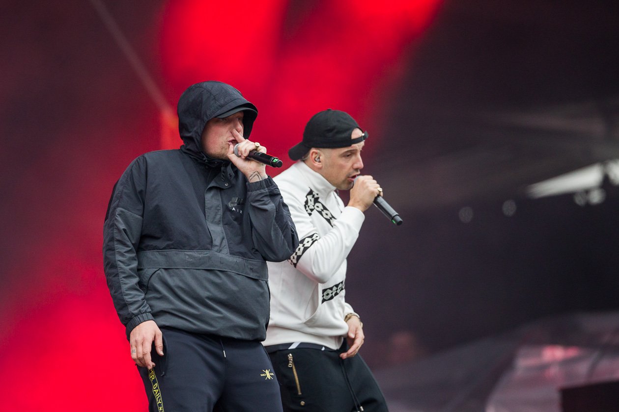 RAF Camora/Bonez MC: "Blaues Licht" auf den Spuren von Eiffel 65 – laut.de – Fotogalerie zur News
