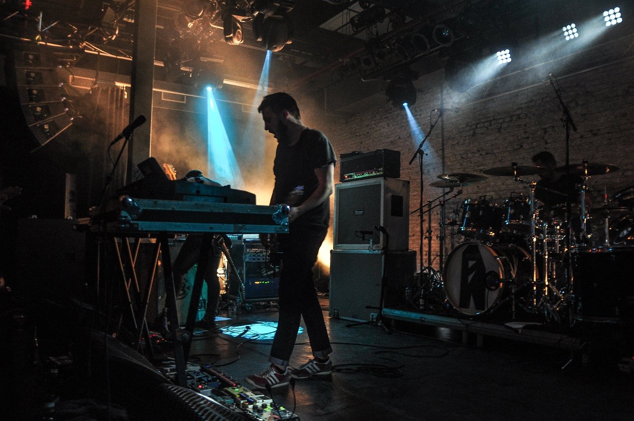 65daysofstatic – Neben dem Gaming-Soundtrack "No Man's Sky" … (6/13) – Viele Kabel, ein Sound ...