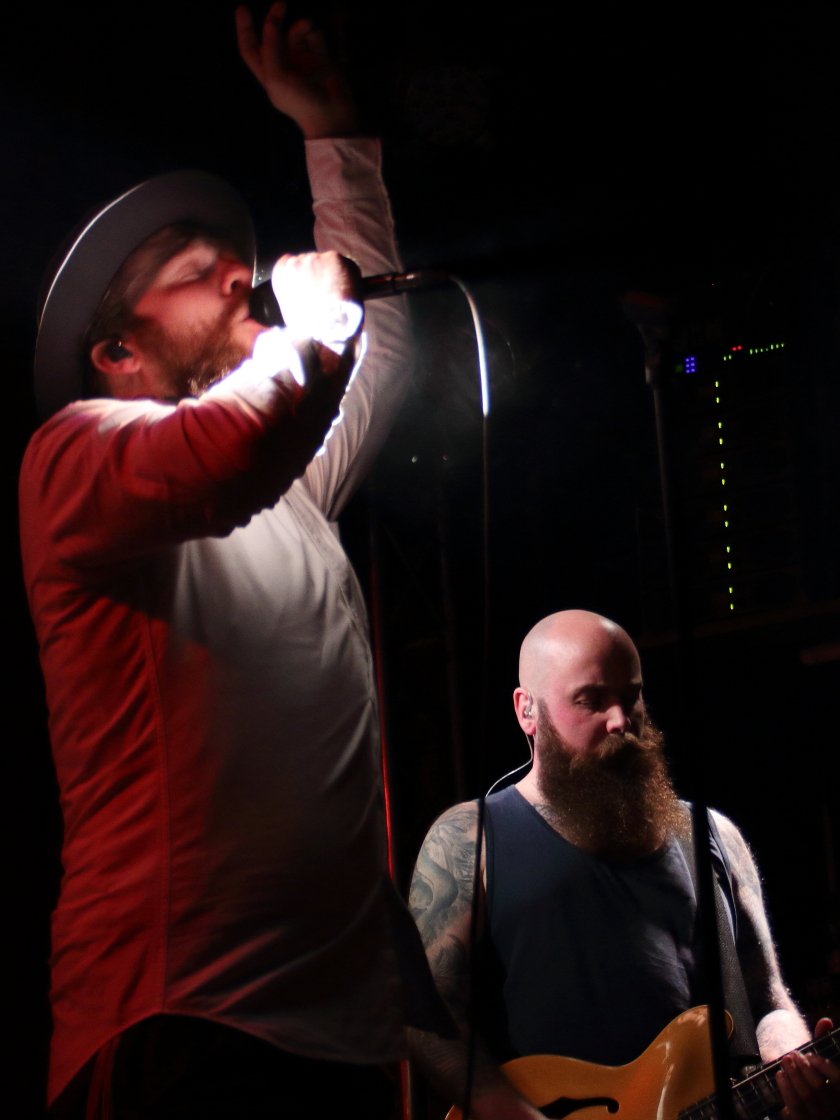 Alex Clare – Alex Clare und Basser Chris. (7/14) – It feels like he ...