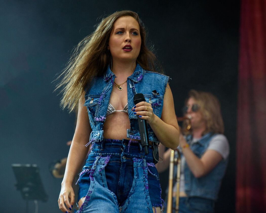 Alice Merton – Alice Merton. (1/16) – Die Globetrotterin live in Neuhausen ob Eck. – laut.de – Foto