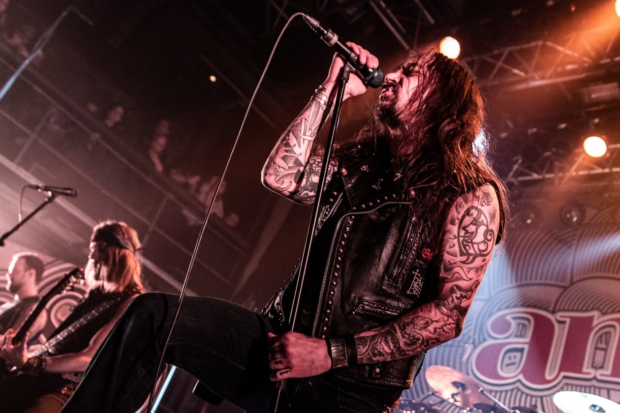 Amorphis – Tomi Joutsen. (3/15) – Auf Co-Headliner-Tour mit Soilwork ...