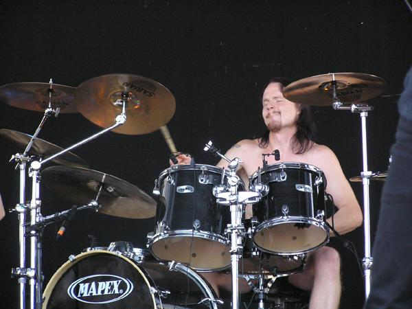 Angel Blake – (5/15) – Spielen nicht jeden Song mit Basser, rocken aber ...