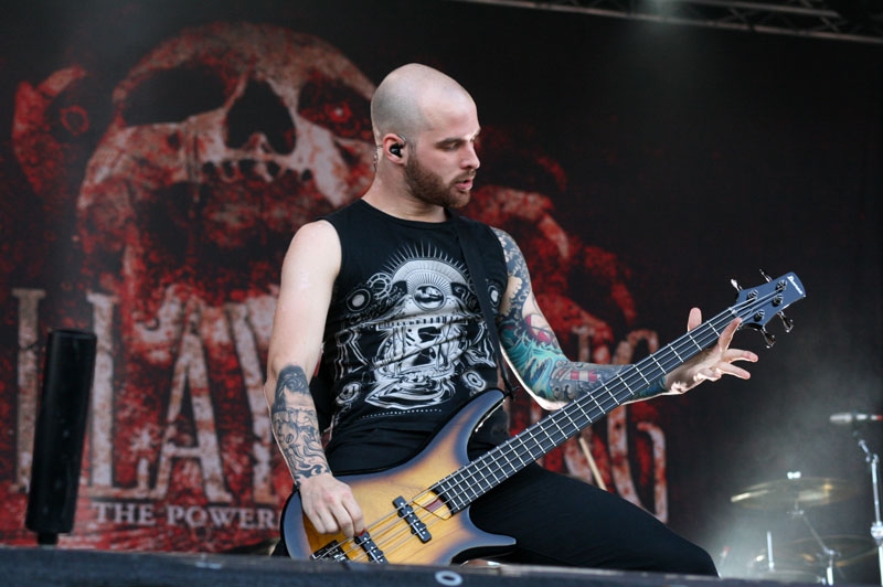 As I Lay Dying – Josh Gilbert (3/17) – Geballte Power – laut.de – Foto