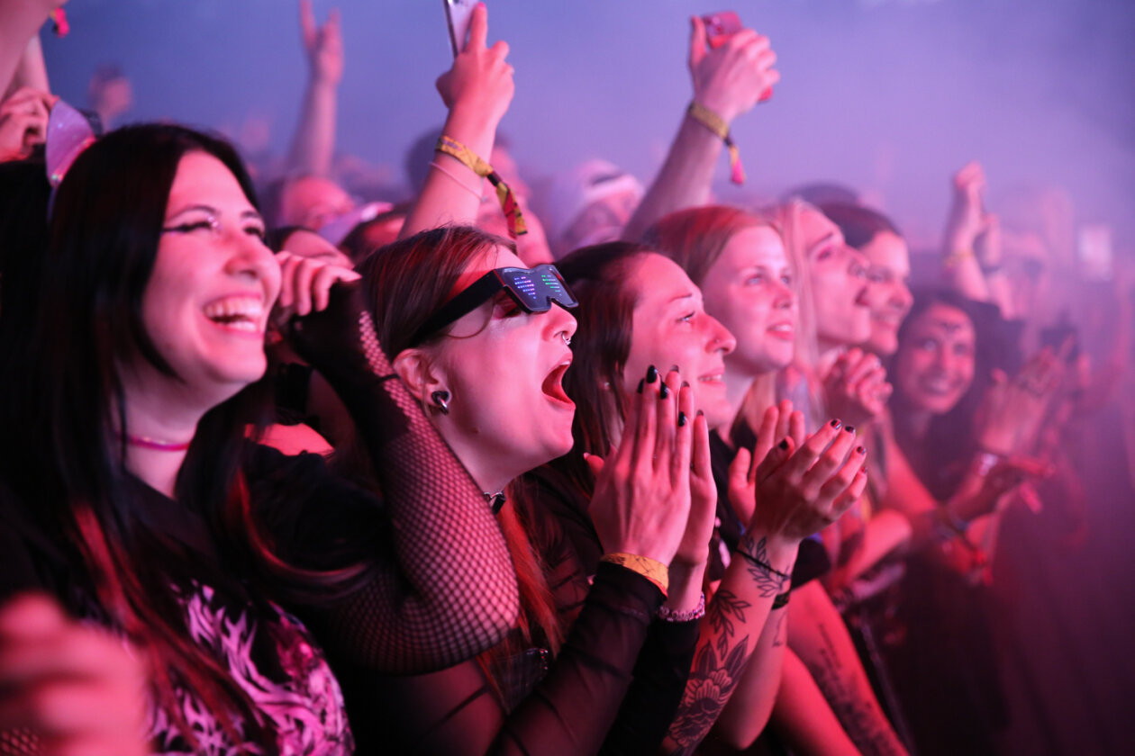 Bring Me The Horizon – Bring Me The Horizon. (16/19) – Fan-Gottesdienst ...