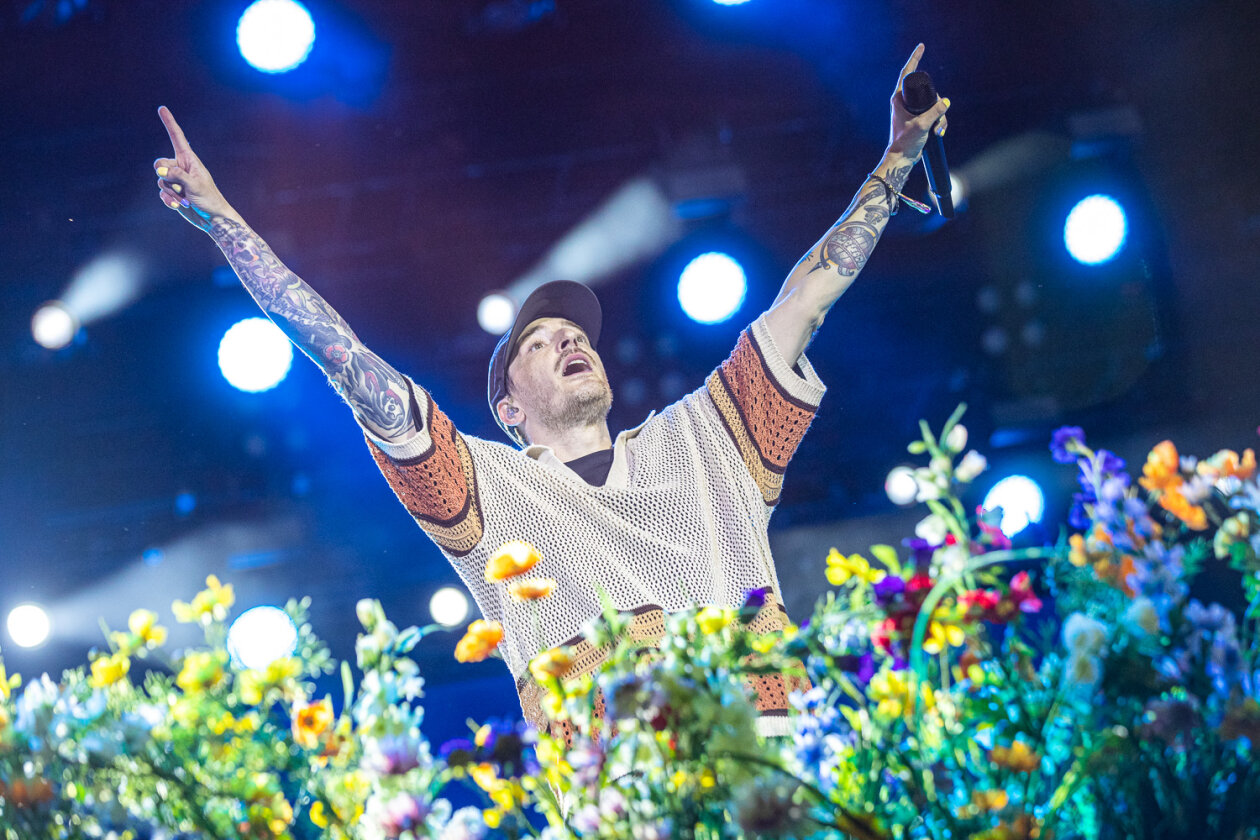 Casper – Casper. (1/10) – Party im Blumenmeer: Casper live. – laut.de ...