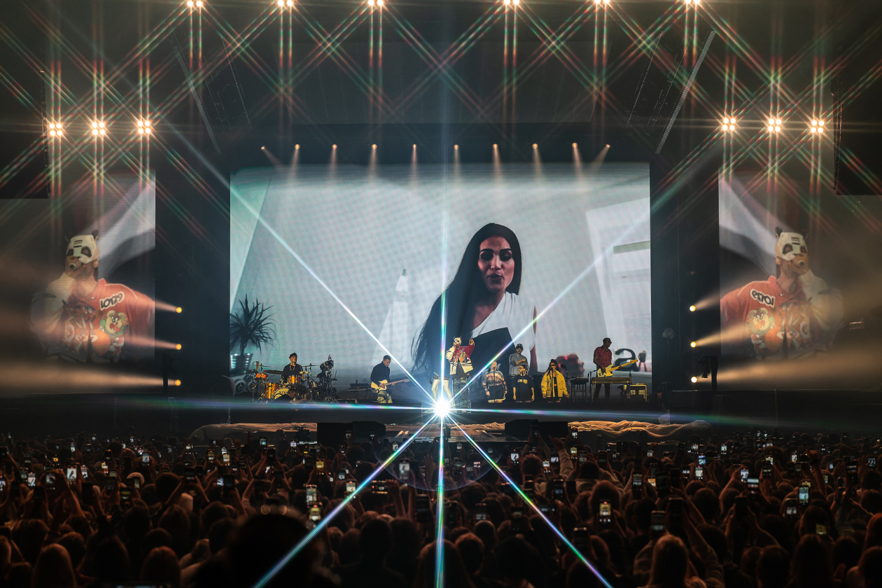 Cro – Cro. (25/26) – Auf "Chronicles"-Tour Tausende Fans feiern in der ausverkauften Arena ...