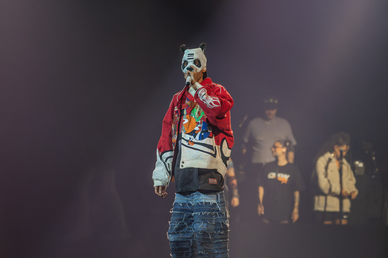 Cro – Cro. (6/26) – Auf "Chronicles"-Tour Tausende Fans feiern in der ausverkauften Arena ...