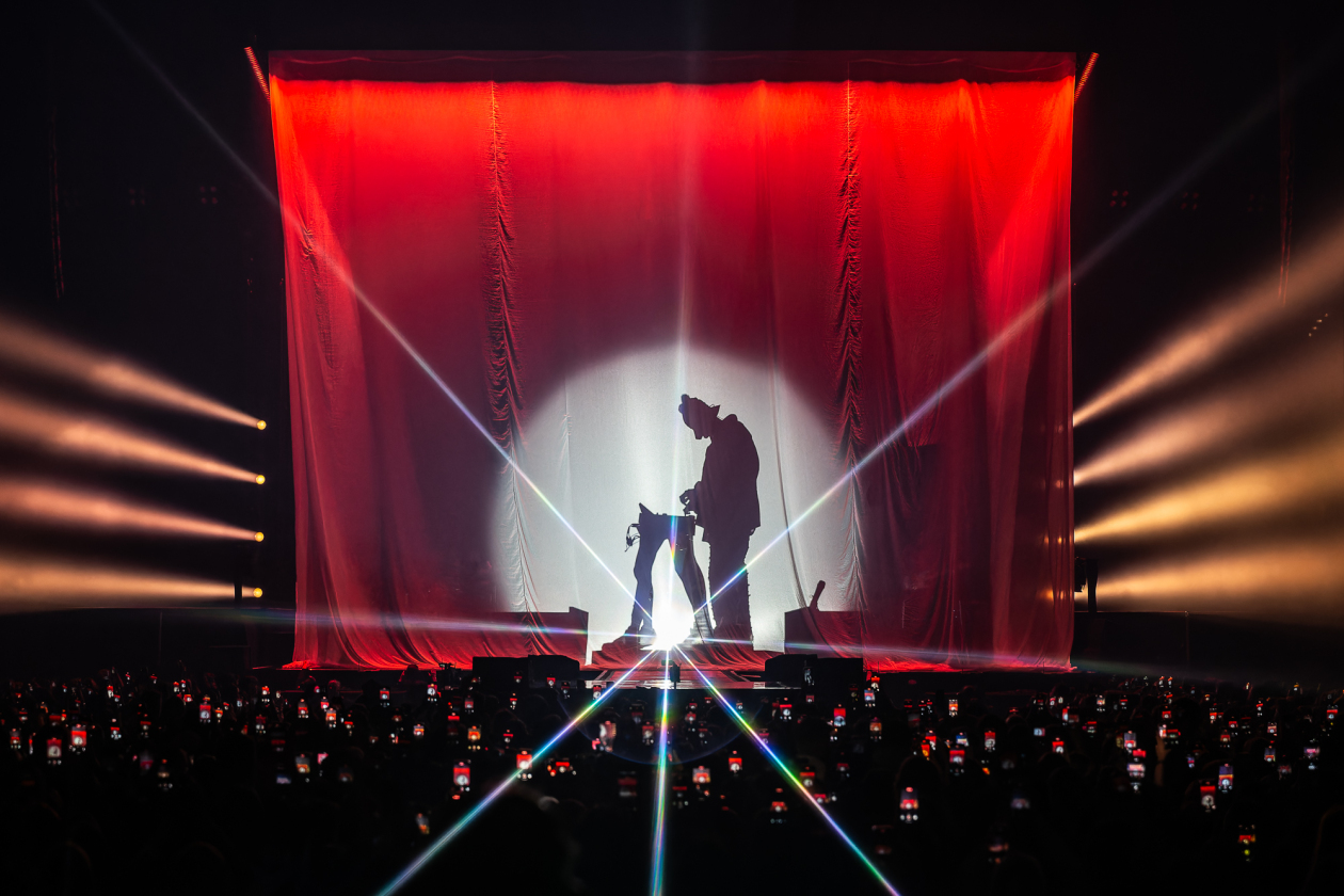 Cro – Cro. (1/26) – Auf "Chronicles"-Tour Tausende Fans feiern in der ausverkauften Arena ...