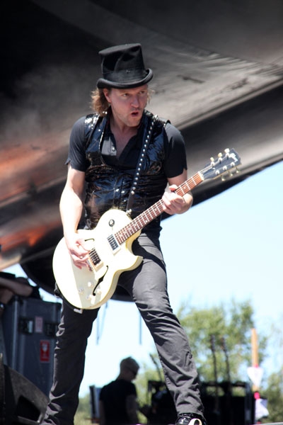 D-A-D – Jacob Binzer (3/19) – Dänen werden immer bekloppter – laut.de ...