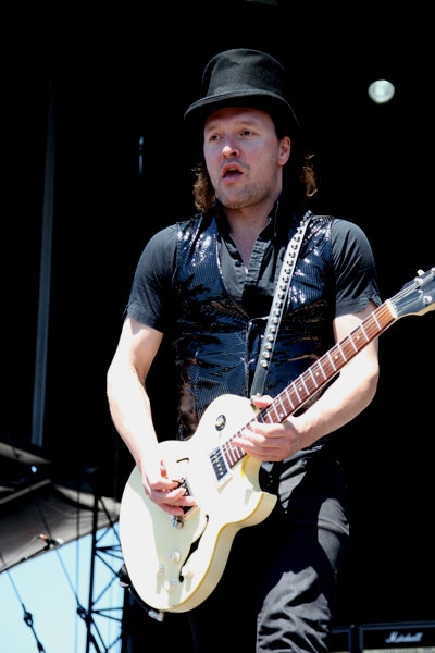 D-A-D – Jacob Binzer (5/19) – Dänen werden immer bekloppter – laut.de ...