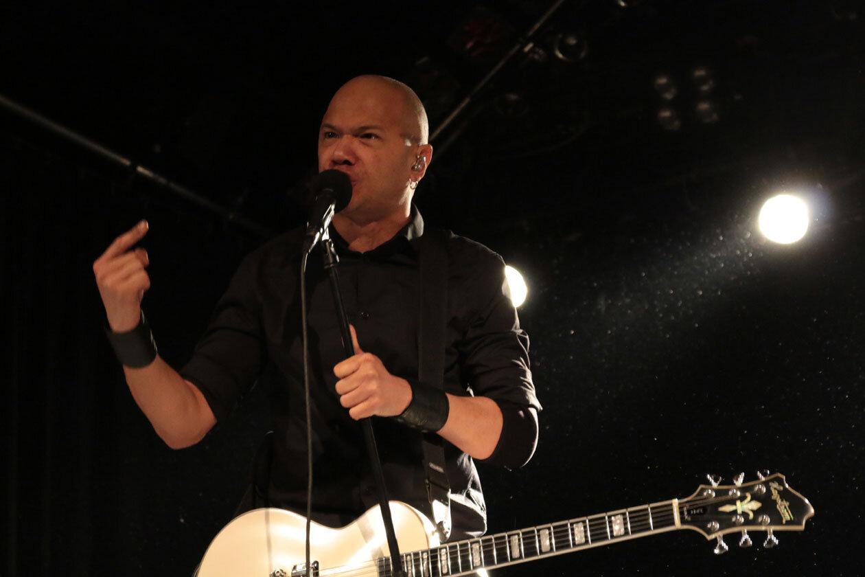 Danko Jones – Danko Jones. (10/16) – Danko und Band gehen ab, wie man ...