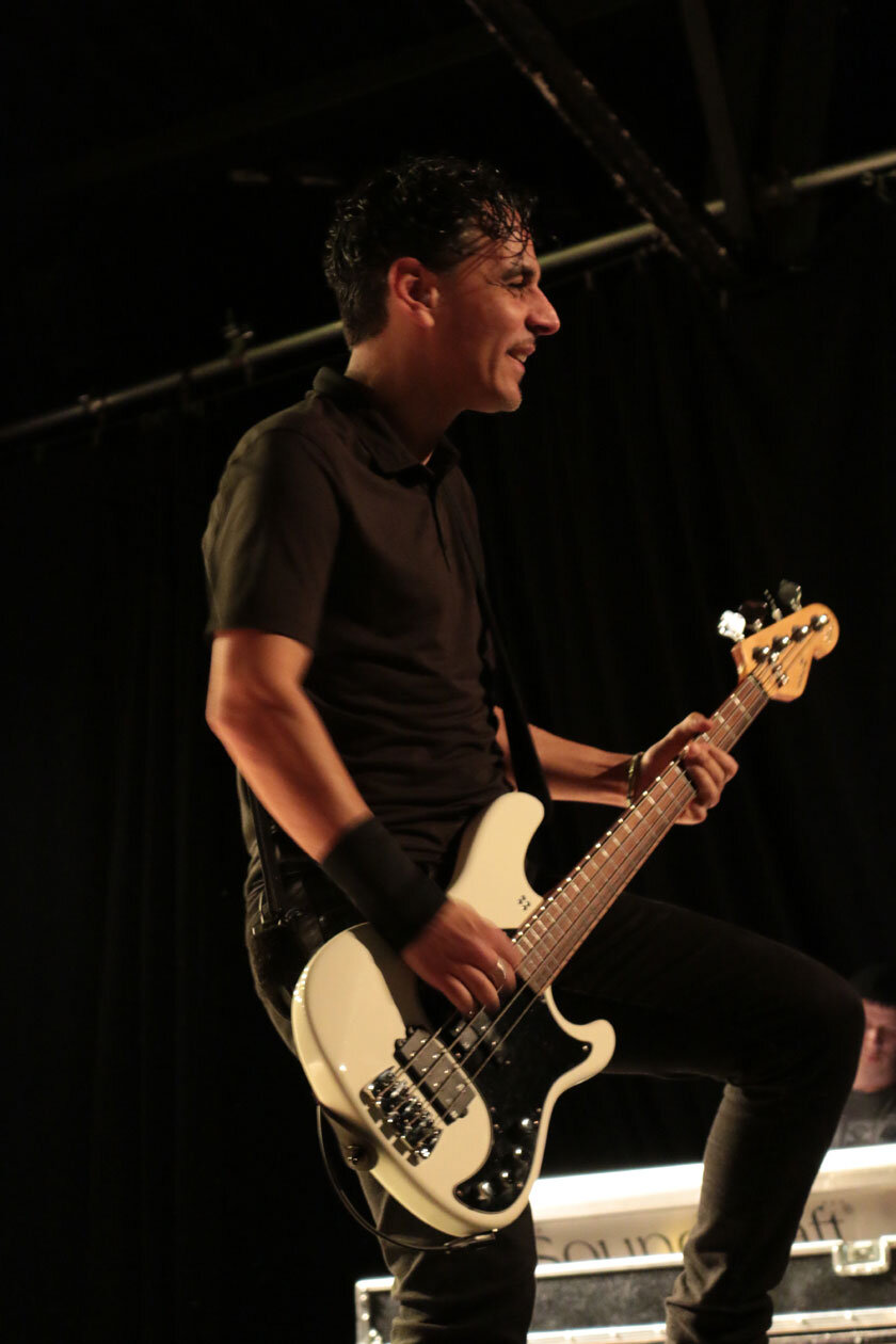 Danko Jones – John Calabrese. (3/16) – Danko und Band gehen ab, wie man ...