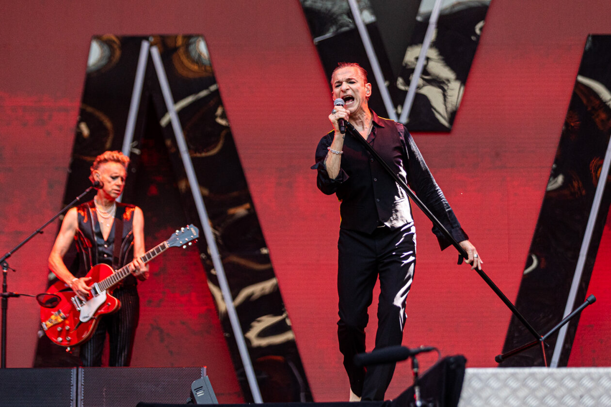 Depeche Mode – Depeche Mode. (26/33) – Dave Gahan und Martin Gore: 70.000 Fans und tosender ...
