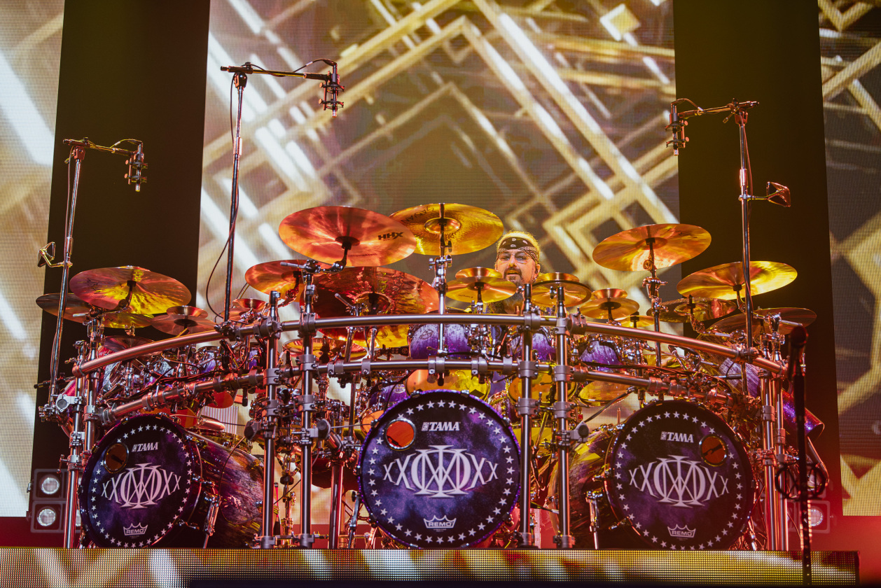 Dream Theater – Mike Portnoy. (18/26) – Das Deutschland-Comeback der Prog-Metal-Größen mit Mike ...