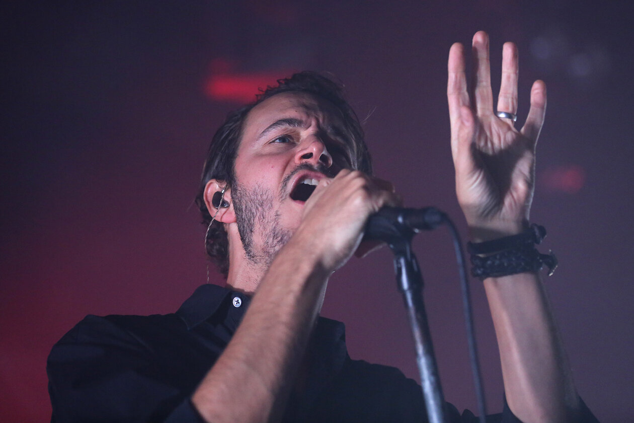 Editors – Editors. (10/13) – Tolle Stimmung und volles Haus: Tom Smith ...