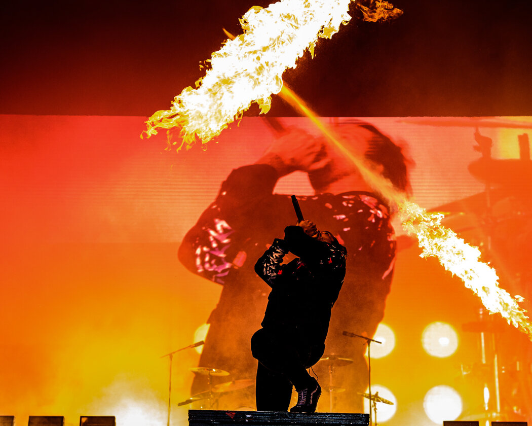 Electric Callboy – Fire! (2/27) – Party hard: die Trancecore-Truppe aus ...