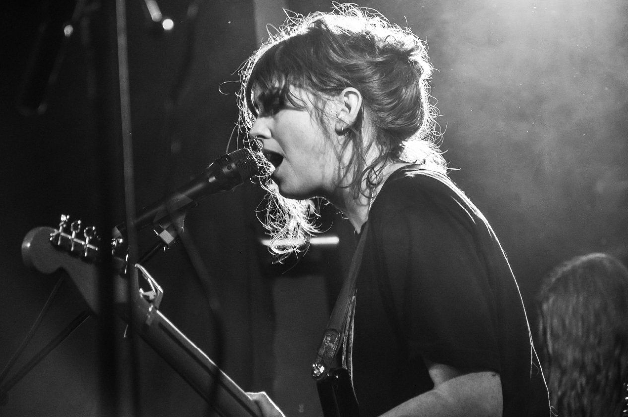 Emma Ruth Rundle – Emma Ruth Rundle. (8/19) – On Dark Horses - live in ...