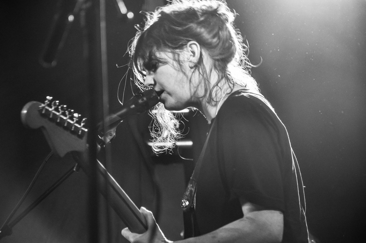 Emma Ruth Rundle – Emma Ruth Rundle. (15/19) – On Dark Horses - live in ...