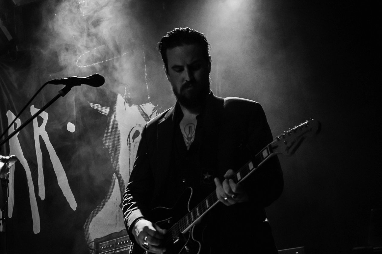 Emma Ruth Rundle – Evan Patterson. (4/19) – On Dark Horses - live in ...