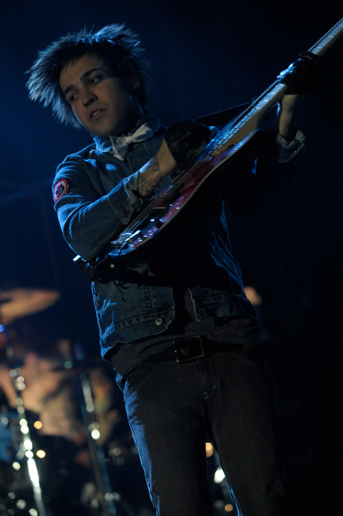 Fall Out Boy – und "Beat It" von Jacko (10/12) – Kreischender Jubel ...