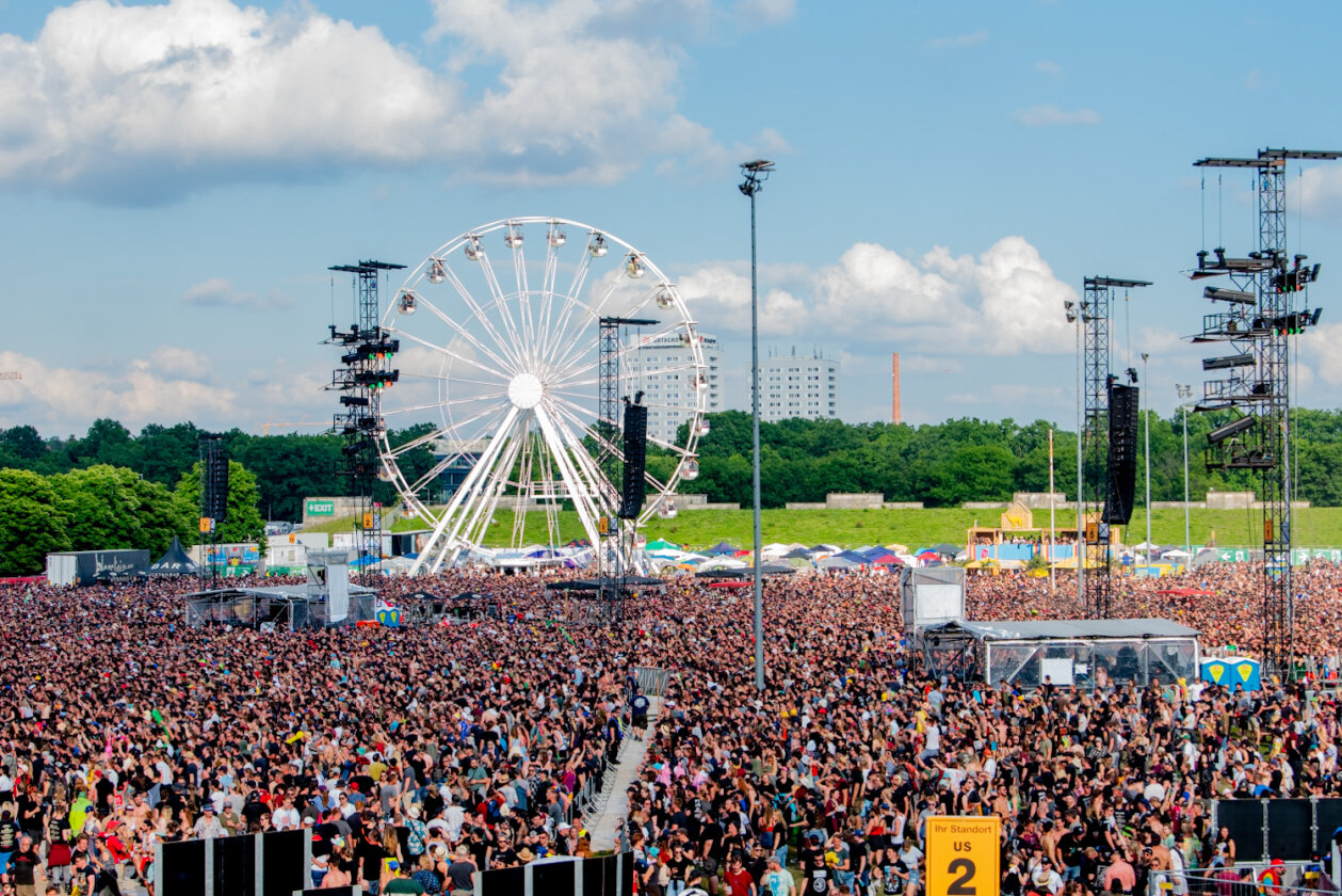 Die Utopia Stage. (75/92) – Endlich wieder! 75.000 Fans rockten mit ...