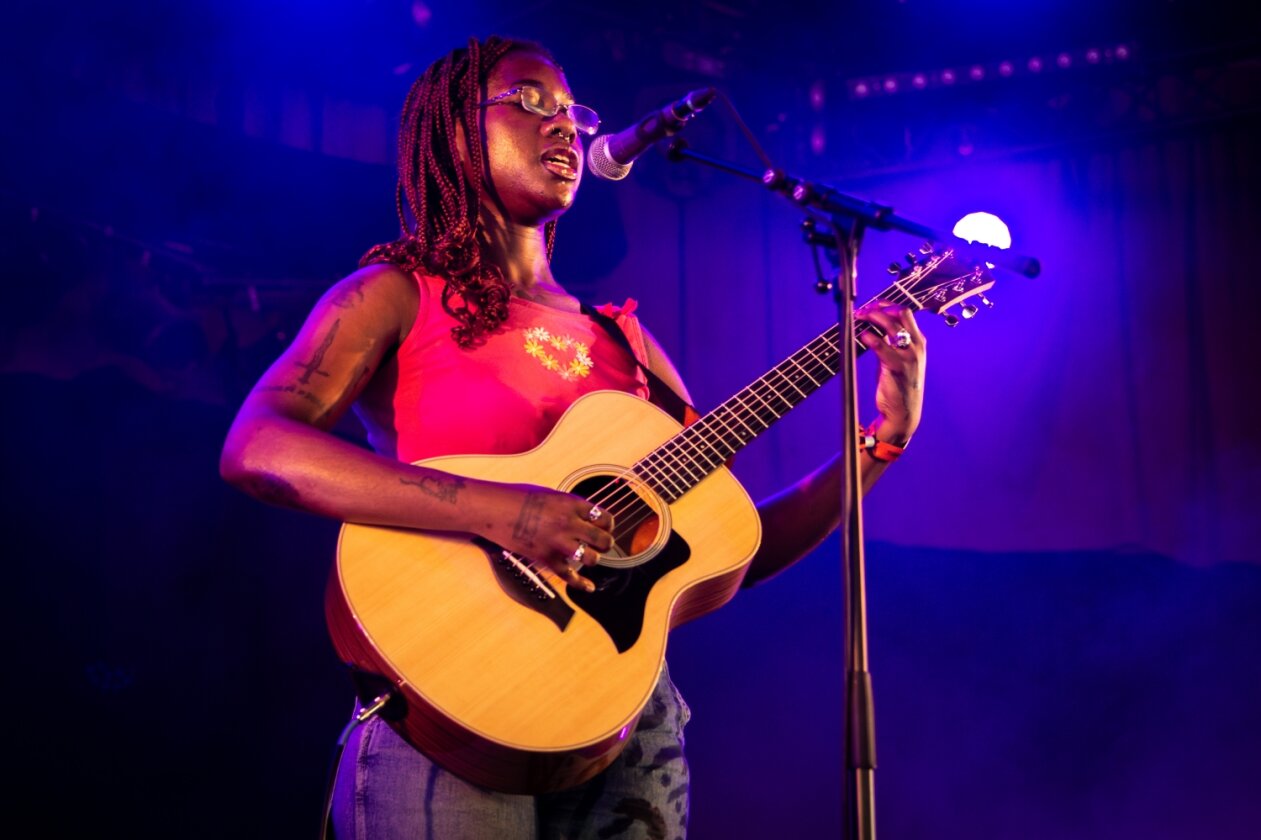 Kara Jackson. (45/57) – Der Donnerstag mit K-Pop, Khruangbin etc. und ...