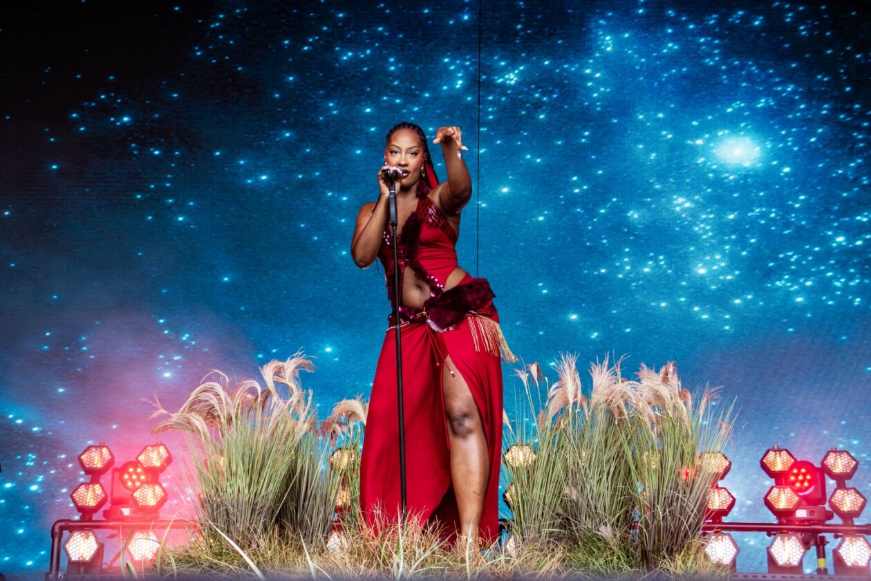 Tems. (2/49) – Der letzte Festivaltag mit Jane’s Addition, SZA u.v.a ...