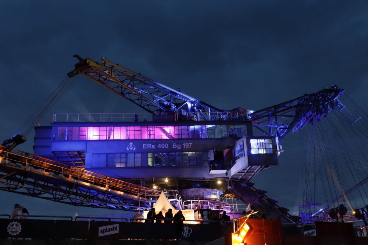Ferropolis bei Nacht. (44/78) – Ferropolis im Zeichen des Hip Hops ...