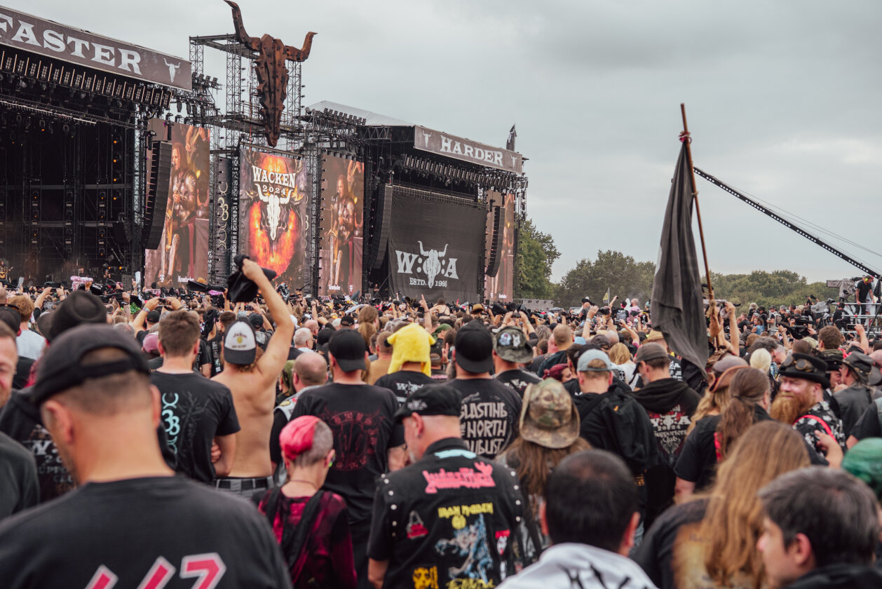 Das Infield. (26/91) – Korn, Amon Amarth, The 69 Eyes, Testament ...