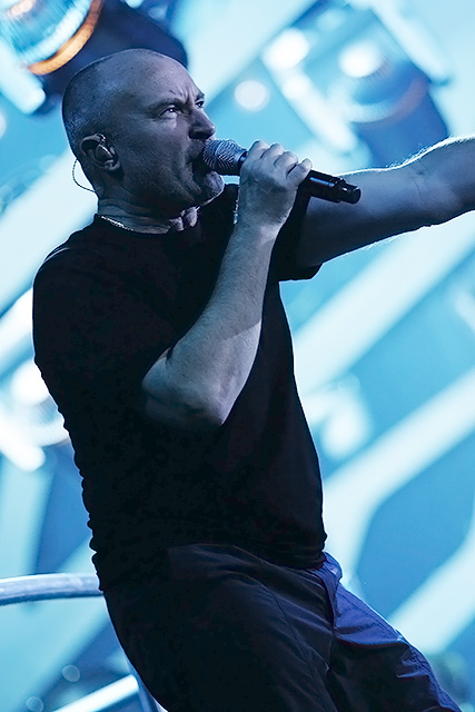 Genesis – (14/24) – Nach 15 Jahren wieder gemeinsam auf der Bühne: Phil ...