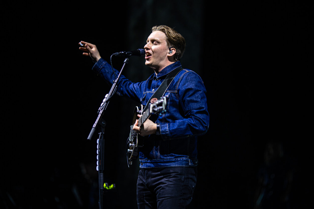 George Ezra – George Ezra. (14/24) – Der englische Folk-Pop-Rocker on ...