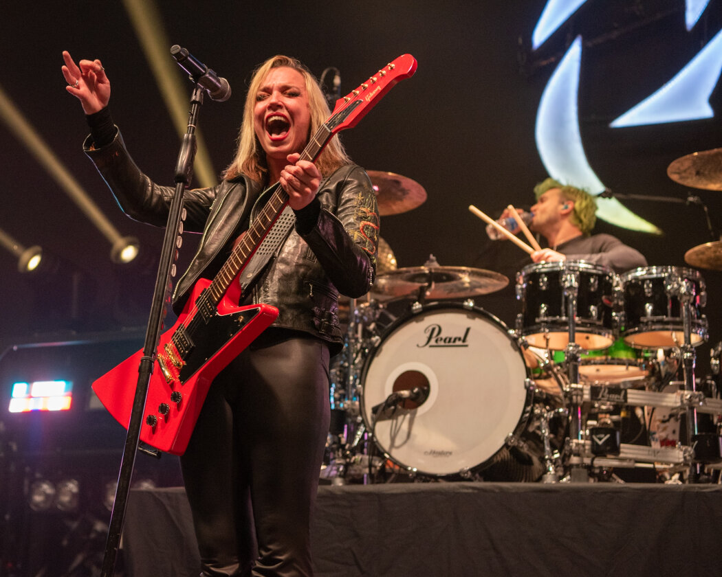 Halestorm – Halestorm. (8/16) – Mit Alter Bridge on tour: die Hale ...