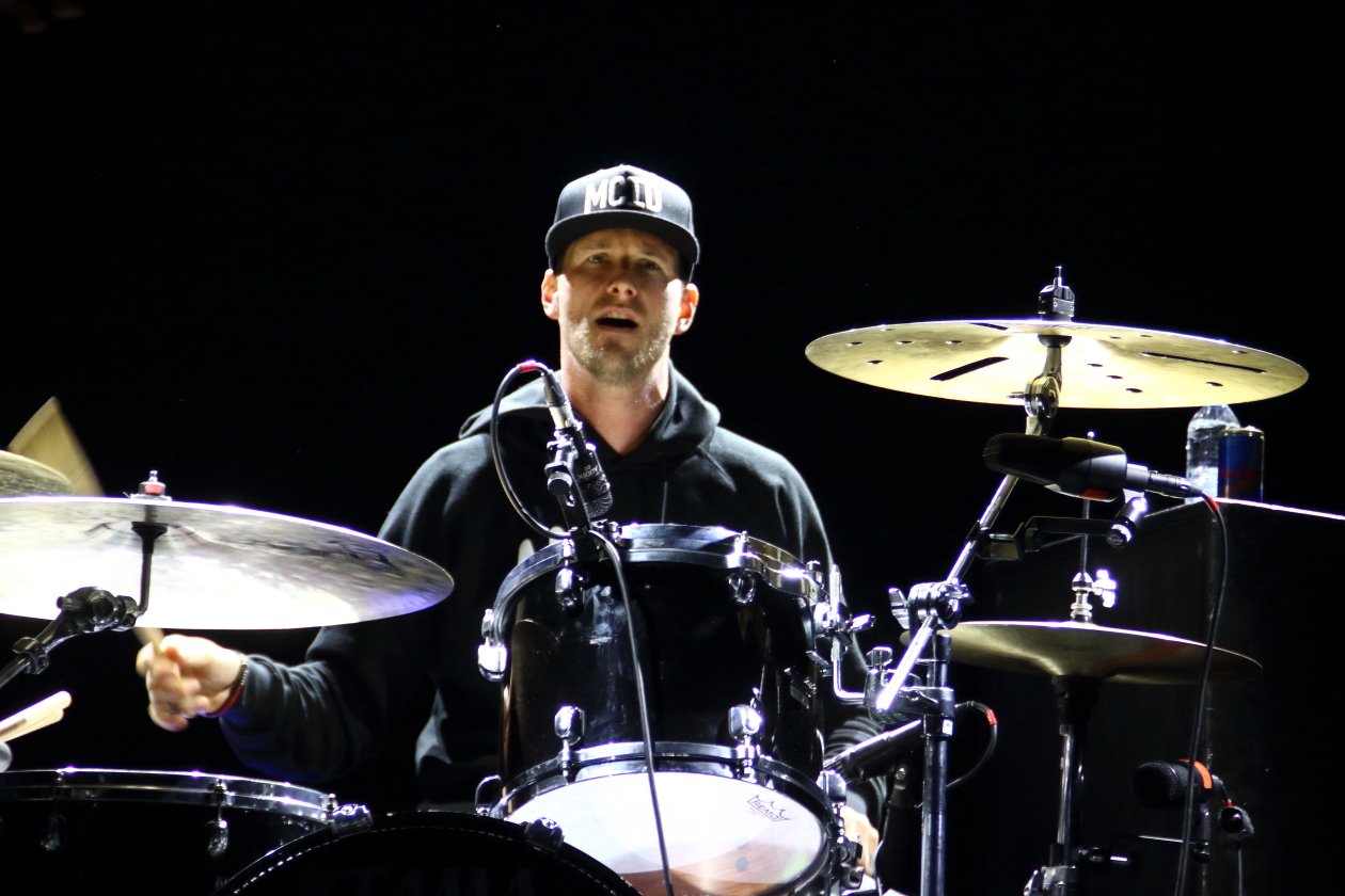Highly Suspect – Nur Drummer Ryan Meyer leuchtet. (4/12) – Ryan, Rich ...