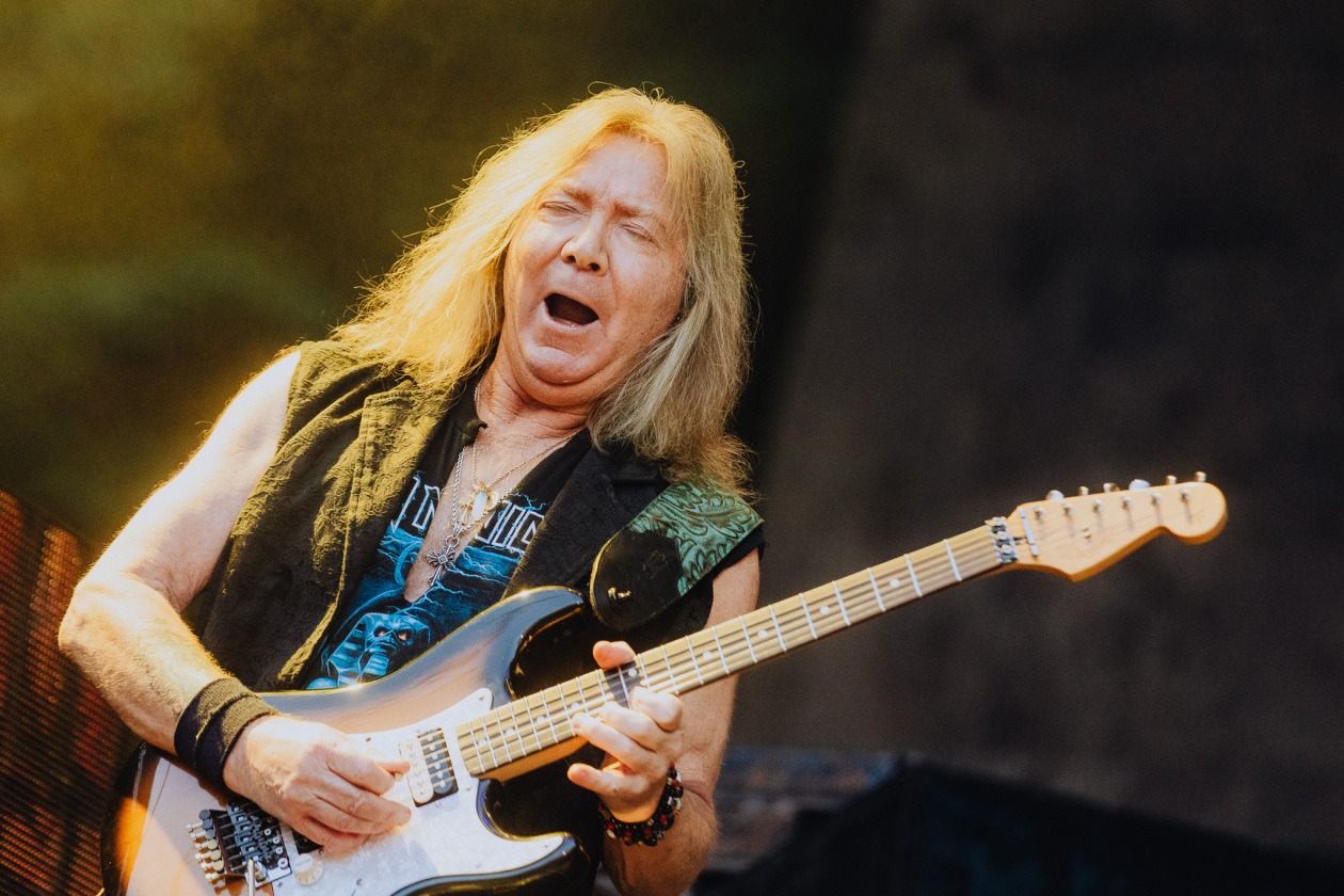 Iron Maiden – Dave Murray. (12/31) – Von der ersten Sekunde an sind die Fans am Start: Bruce ...