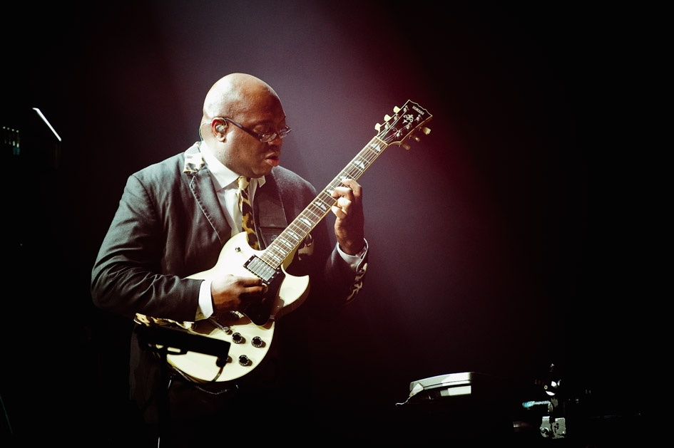 Jan Delay – An der Gitarre. (8/19) – Der Frühling kommt - und Jan mit ...