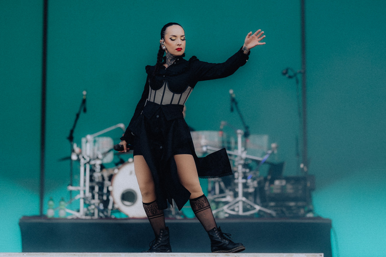 Jinjer – Jinjer. (8/14) – Die ukrainische Band gehört auf die ...