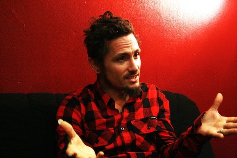 John Butler – (3/5) – John Butler, fotografiert am Rande beim Interview ...