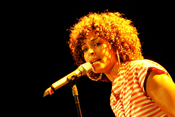 Joy Denalane – (6/11) – Kurz bevor die neue Single "Let Go" erscheint ...