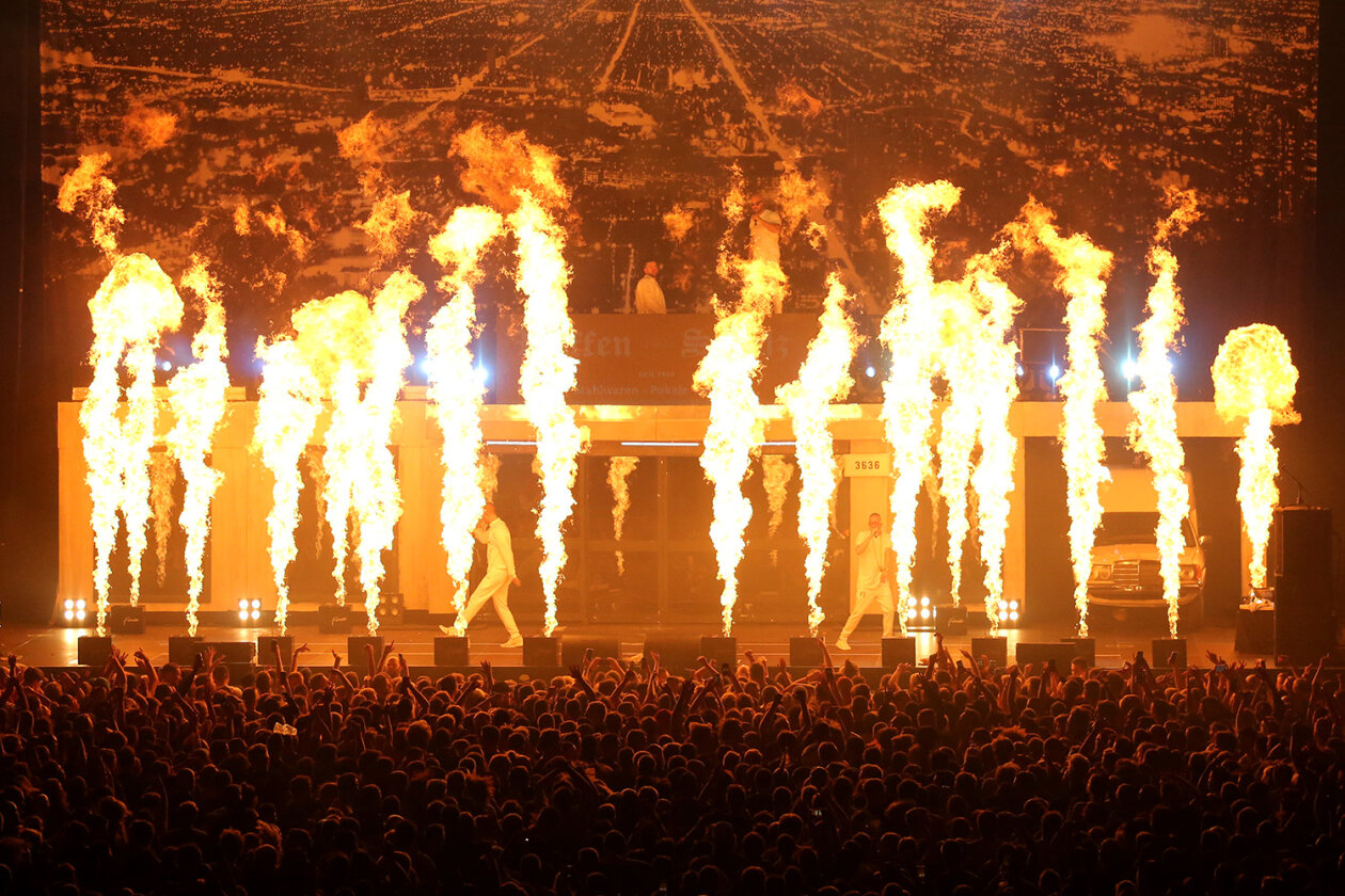 K.I.Z. – ... on stage. (10/18) – Moshpit bis zum Mischpult: K.I.Z auf ...