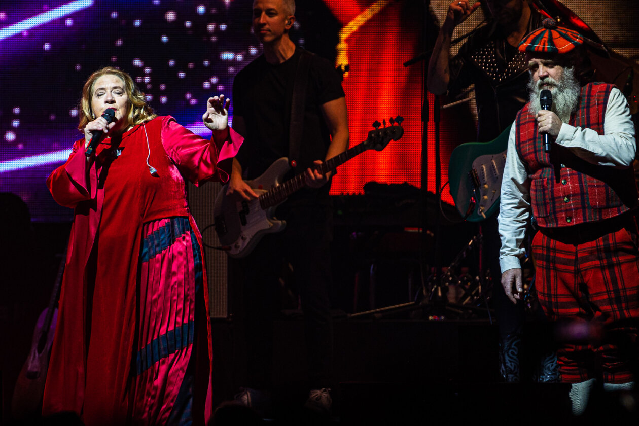 Kelly Family – Kelly Family. (8/28) – Vorgezogenes Weihnachtsfest mit ...