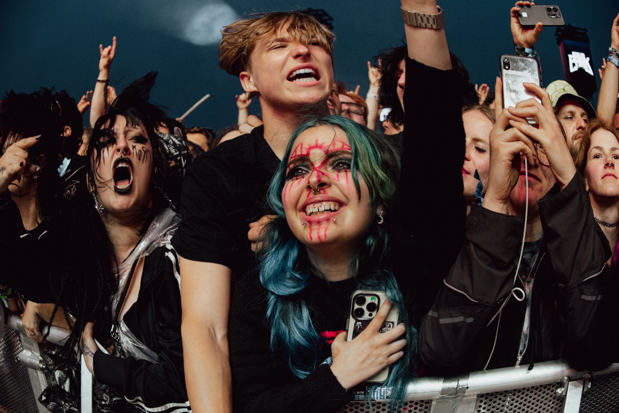 Korn – Fans. (3/16) – Beim Gig der Band um Jonathan Davies ging das ...