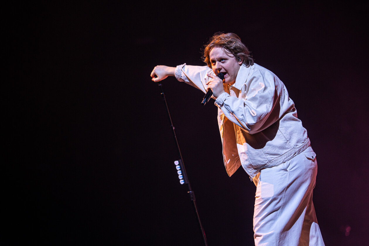 Lewis Capaldi – Lewis Capaldi. (2/23) – Der schottische Singer ...