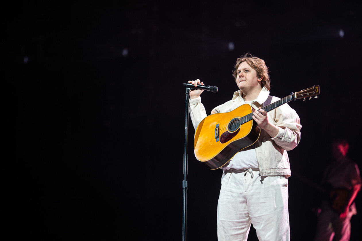 Lewis Capaldi – Lewis Capaldi. (5/23) – Der schottische Singer ...