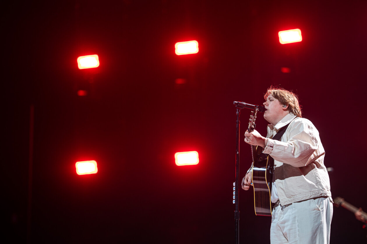 Lewis Capaldi – Lewis Capaldi. (6/23) – Der schottische Singer ...