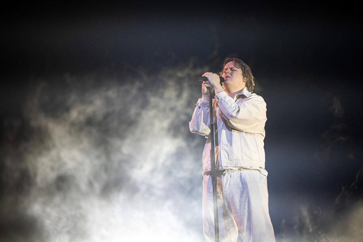 Lewis Capaldi – Lewis Capaldi. (10/23) – Der schottische Singer ...