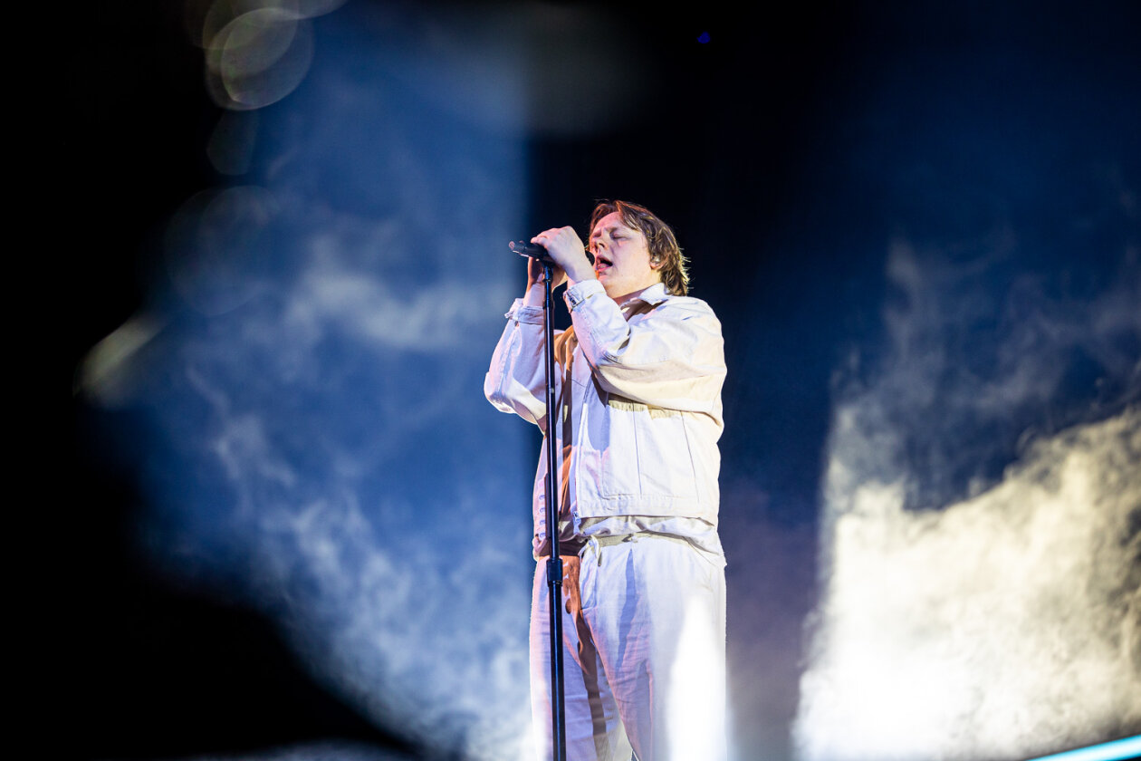 Lewis Capaldi – Lewis Capaldi. (11/23) – Der schottische Singer ...