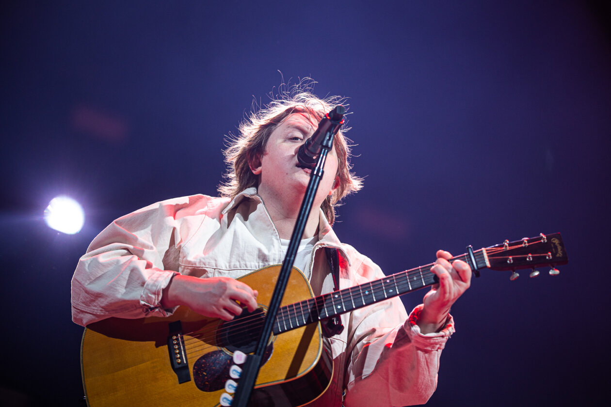 Lewis Capaldi – Lewis Capaldi. (17/23) – Der schottische Singer ...