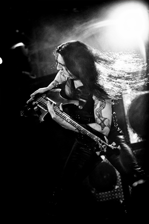 Manowar – Joey DeMaio (13/14) – laut.de – Foto