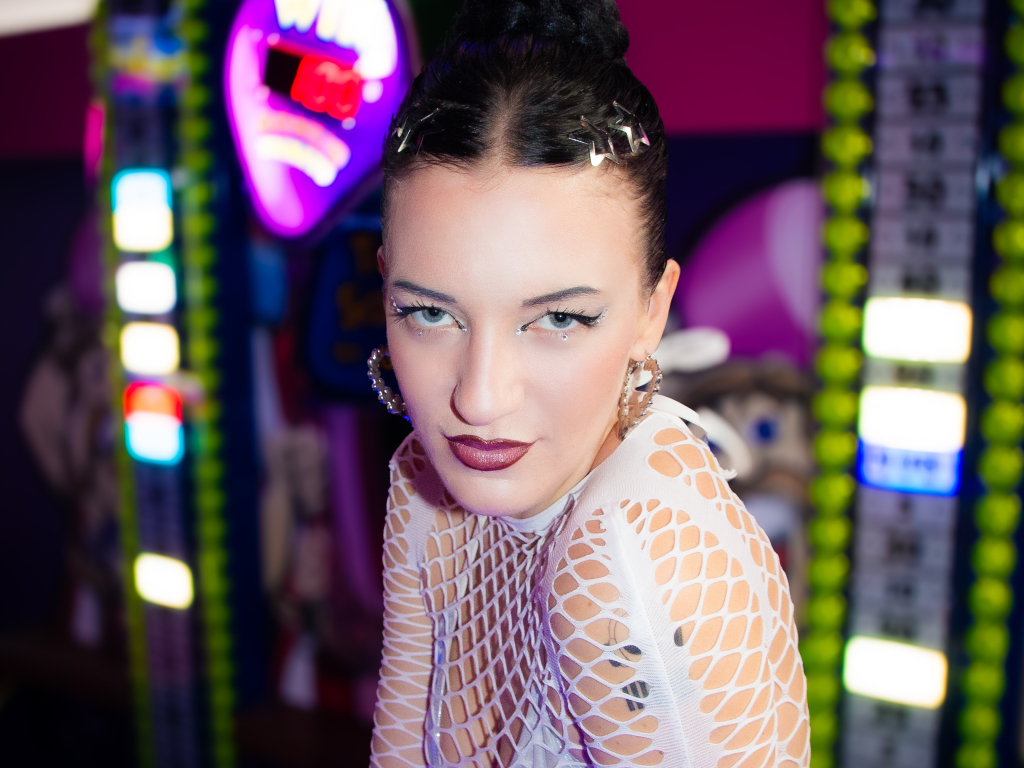 Mariybu: "In Berlin muss man aktiv daran arbeiten, nicht zu vereinsamen" – laut.de – Interview