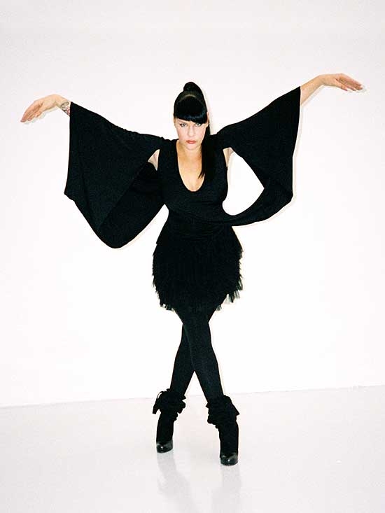 Miss Kittin – "DJ plays deja vu / As we were in 82" (2/6) – Für "BatBox ...